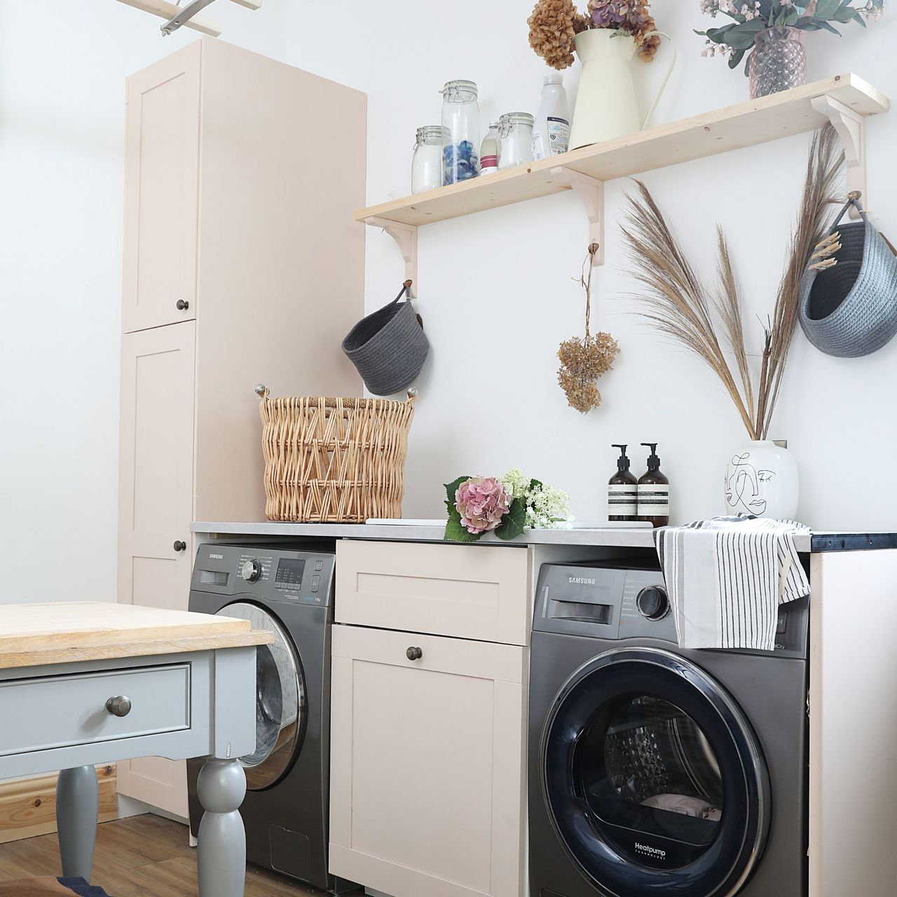 How to clean a washing machine with vinegar and baking soda | Ideal Home
