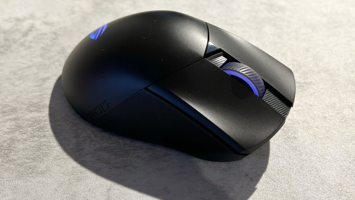 Asus ROG Gladius III Gaming Mouse Review: Customized Gaming Champ | Tom ...
