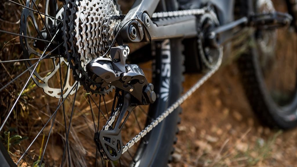 Shimano is developing a new axle-mounted Di2 wireless derailleur and it ...