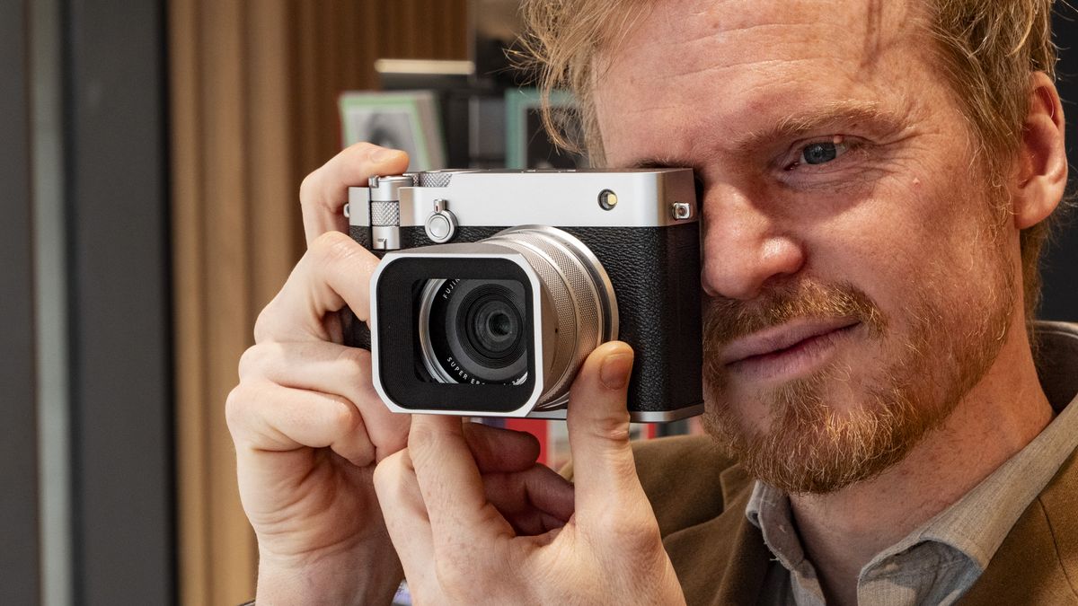 I tried Fujifilm’s new medium-format GFX100RF, and it could just be the most desirable compact ...