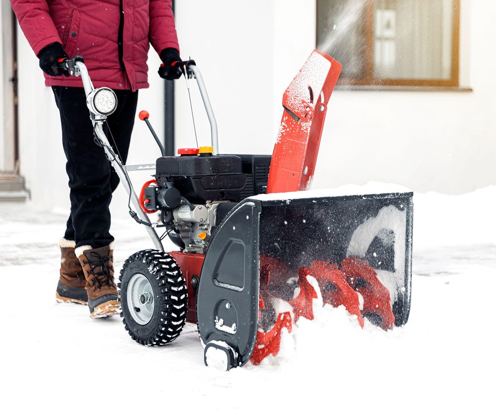 How to remove snow from a driveway | Homes and Gardens