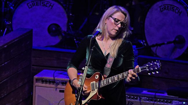 Make your solos sing with this lesson on Susan Tedeschi's lyrical blues ...