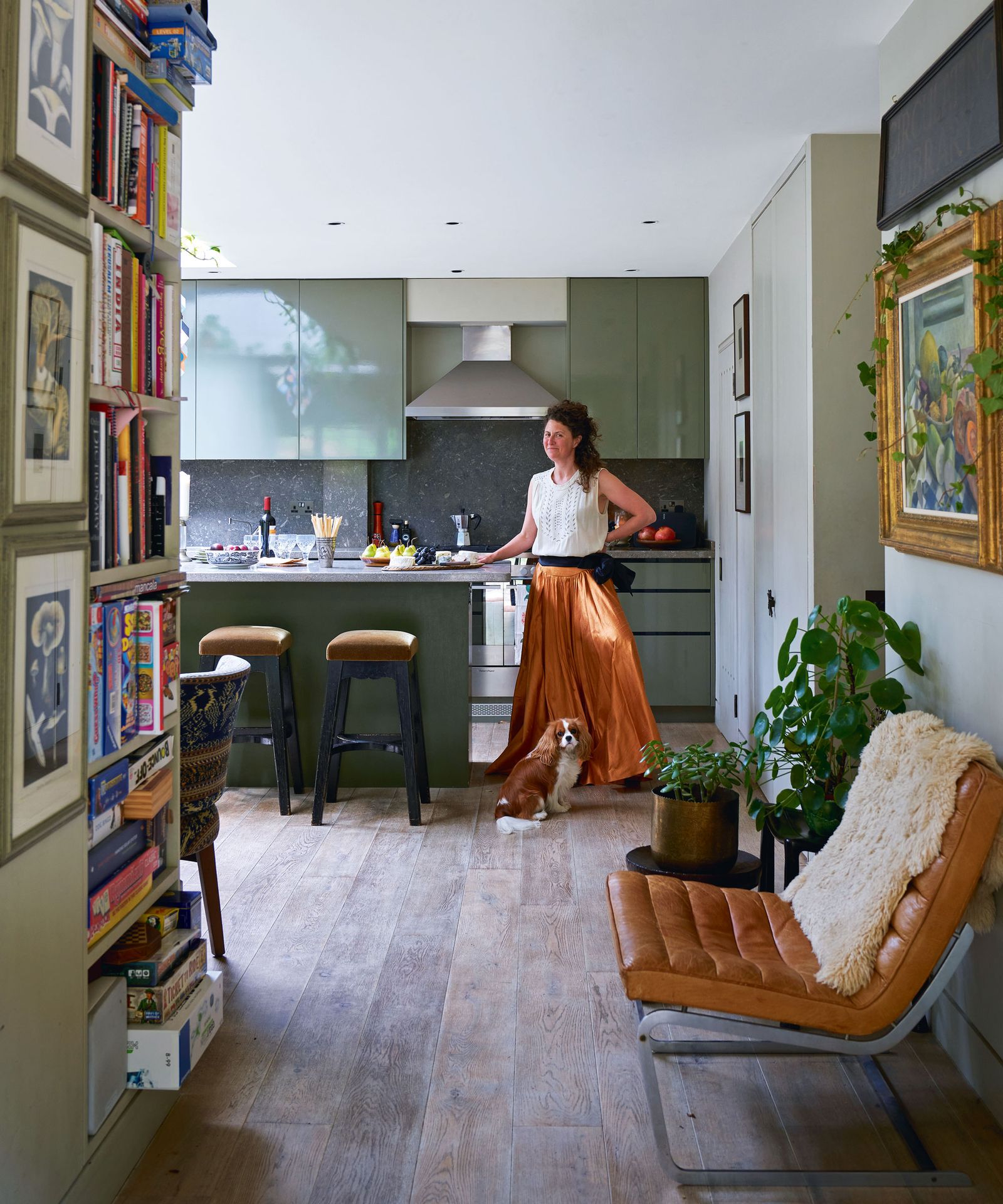 Lucy Hammond Giles' jewel-colored London home is full of Christmas ...