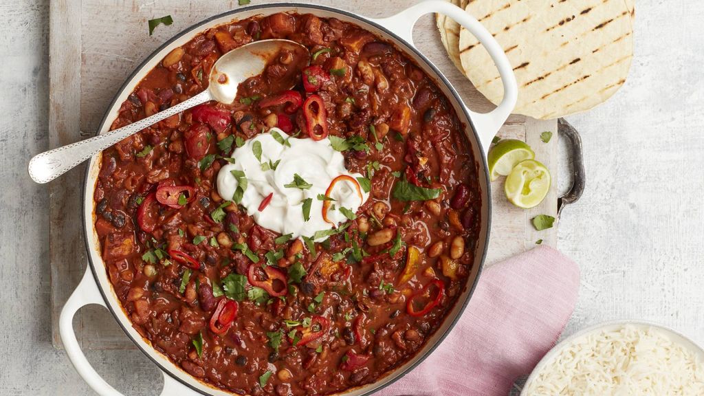 Vegan chilli | Mexican Recipes | GoodtoKnow