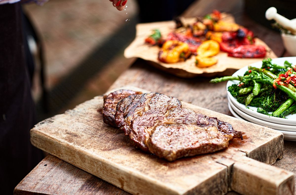 Morrisons is selling a lean meat box with 50 pieces for only 80p each ...