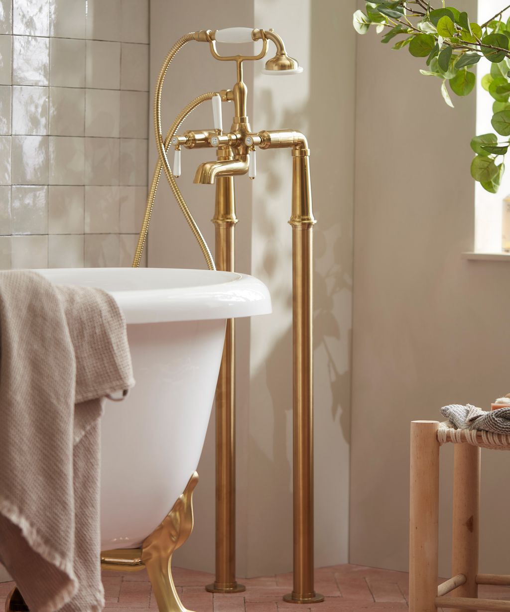 Shower over bath ideas to make the most of your space | Homebuilding