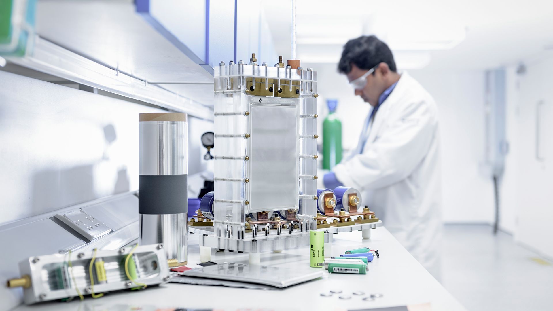 Scientists used AI to build a low-lithium battery from a new material ...