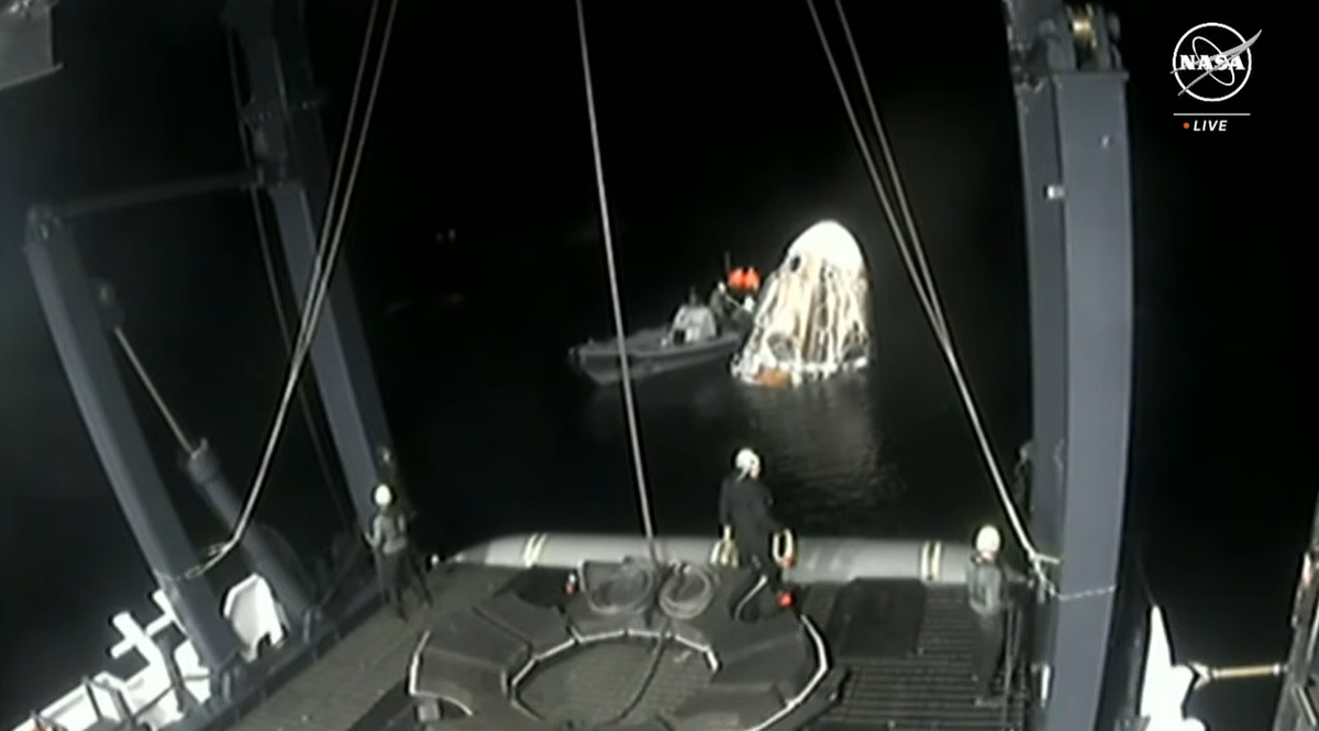 SpaceX's Crew-7 capsule returns 4 astronauts to Earth with predawn ...
