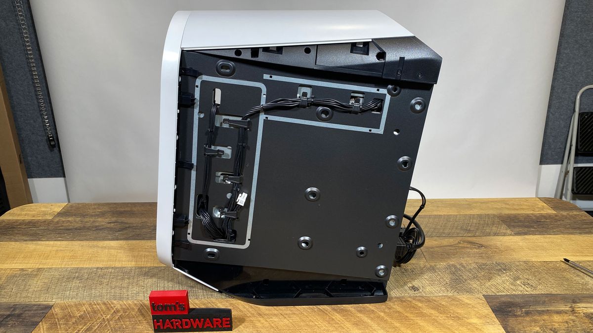 Alienware Aurora R15 Review: Playing it Cooler | Tom's Hardware