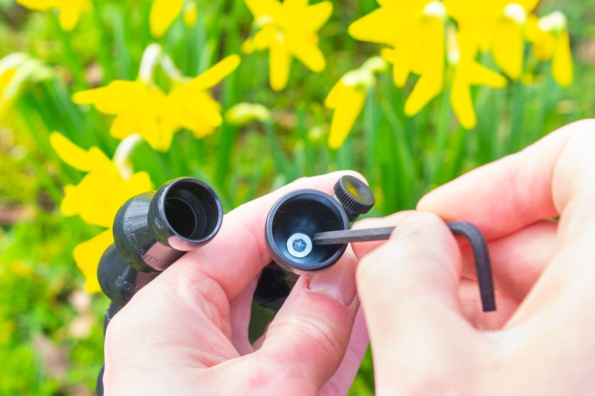 How to use a 'Plamp' for steadier macro shots at home or on location ...