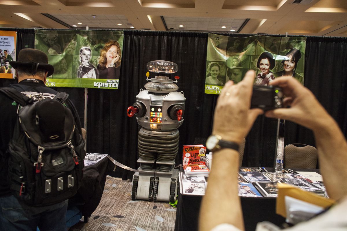 Extraterrestrials Invade California: Alien Con 2016 in Photos : Page 2 ...
