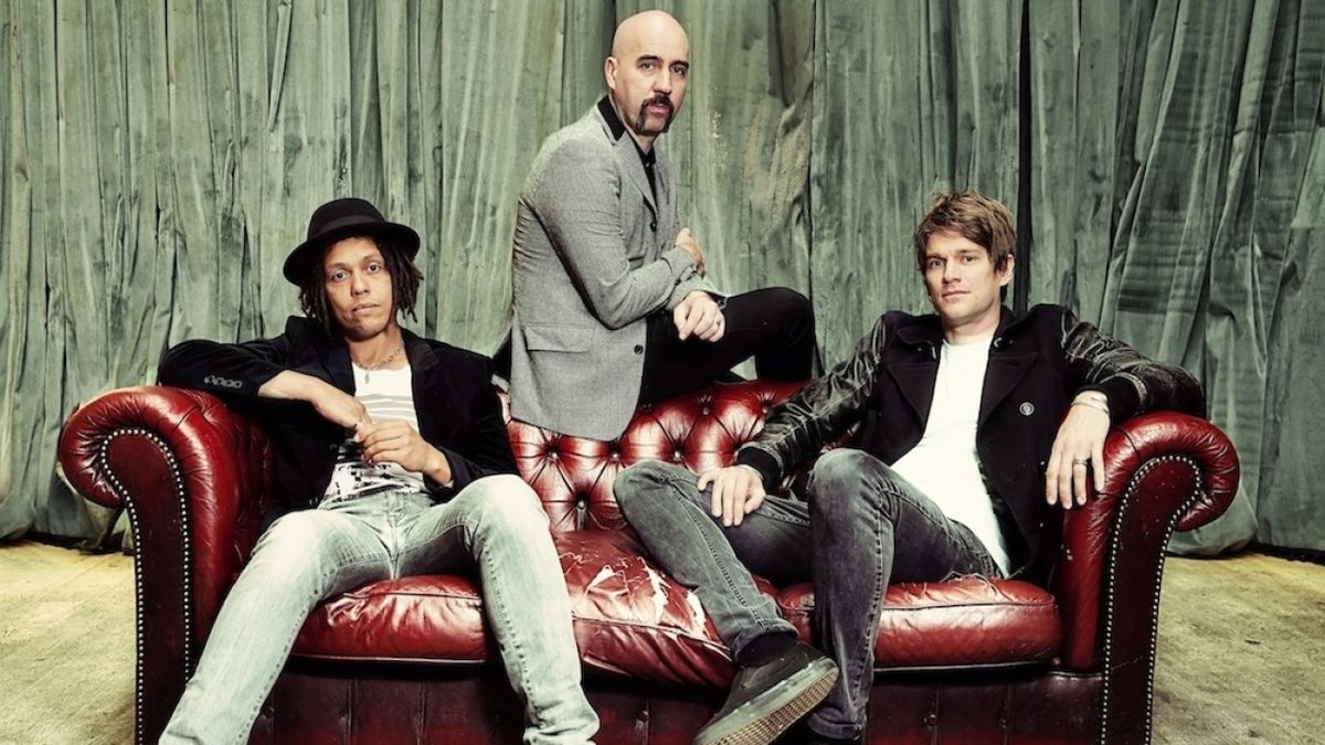 PREMIERE: Red Racer — Put It Out | Louder