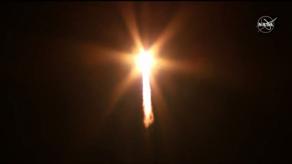 In Photos The Amazing Predawn Antares Rocket Launch Of Cygnus Ng 10
