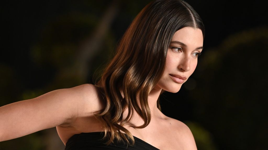 What Hailey Bieber Uses to Treat Her Perioral Dermatitis | Marie Claire