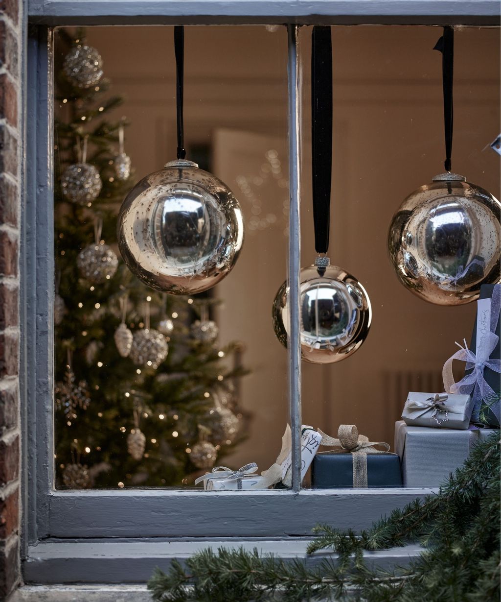Christmas window decor ideas: 20 festive ideas you'll love | Homes and ...