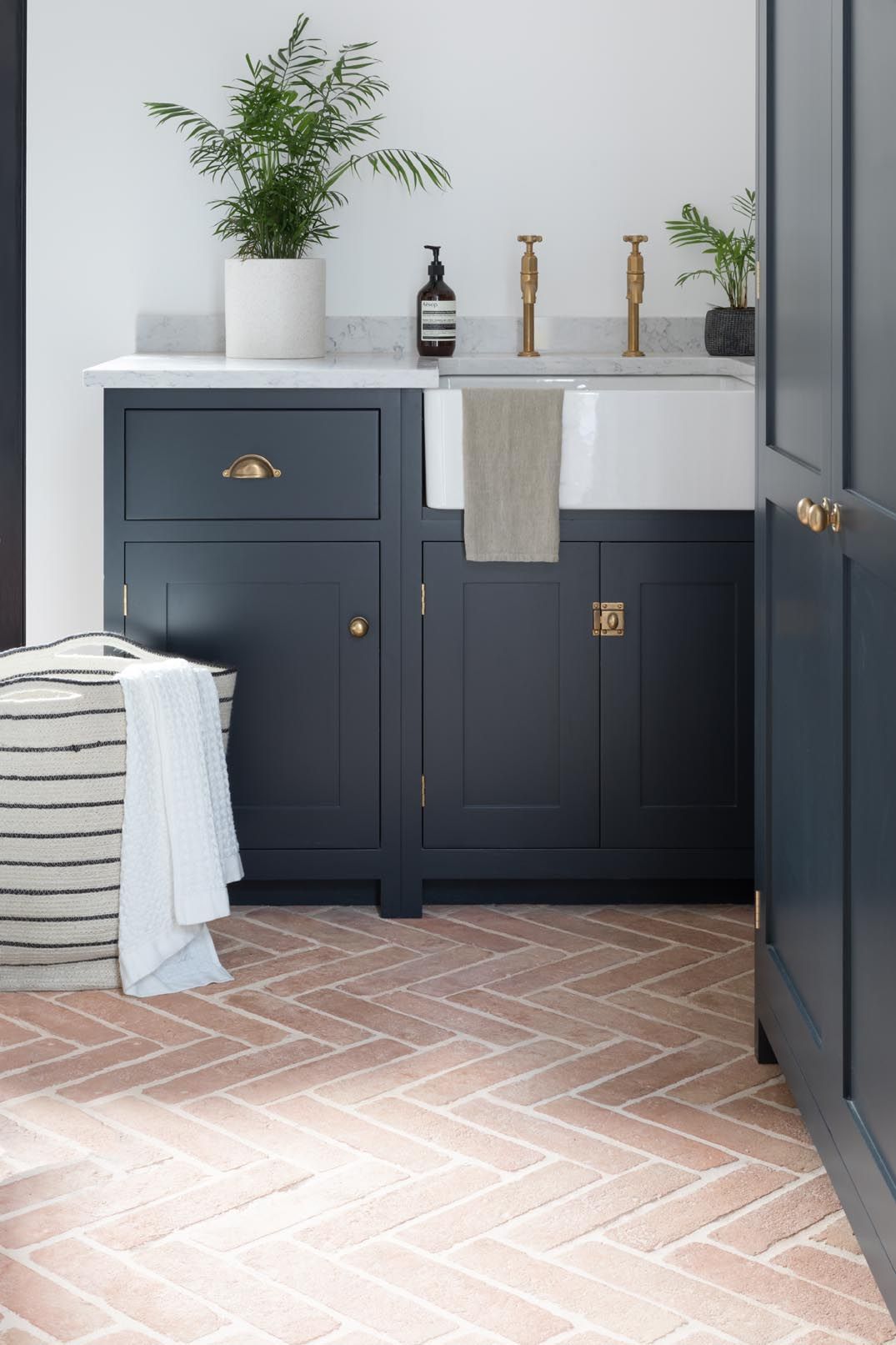 Kitchen Flooring Ideas for Material, Layout and Design | Homebuilding