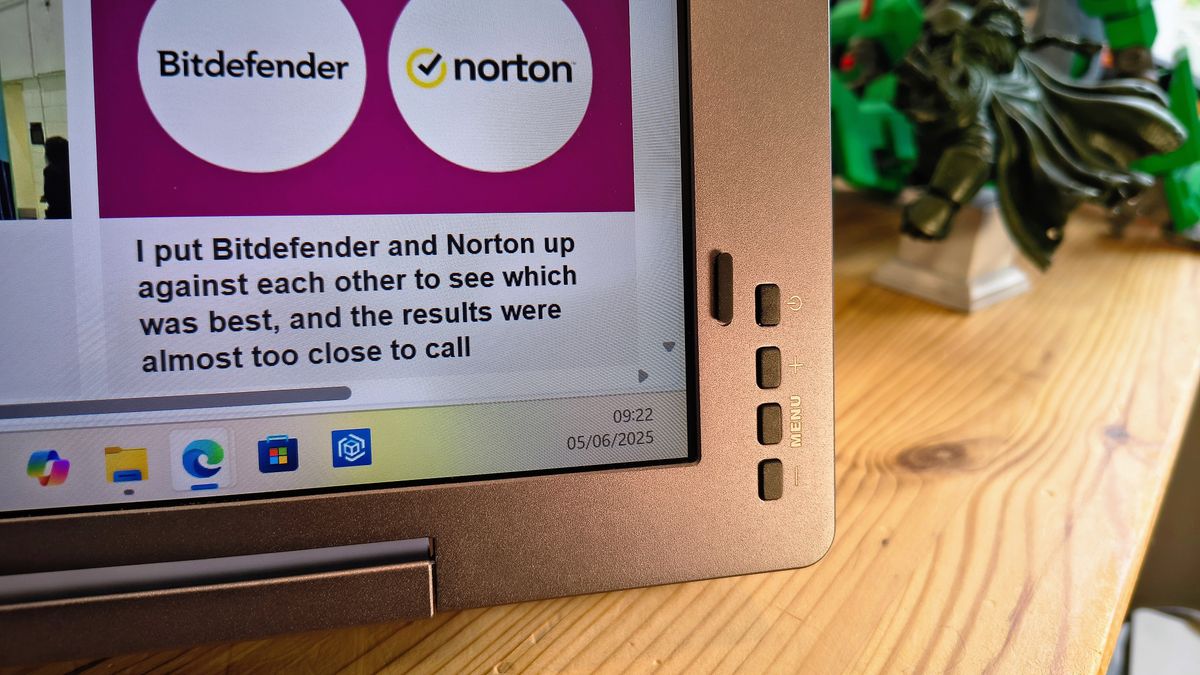 Aura Triple Boost 14 Pro laptop screen extender review | TechRadar