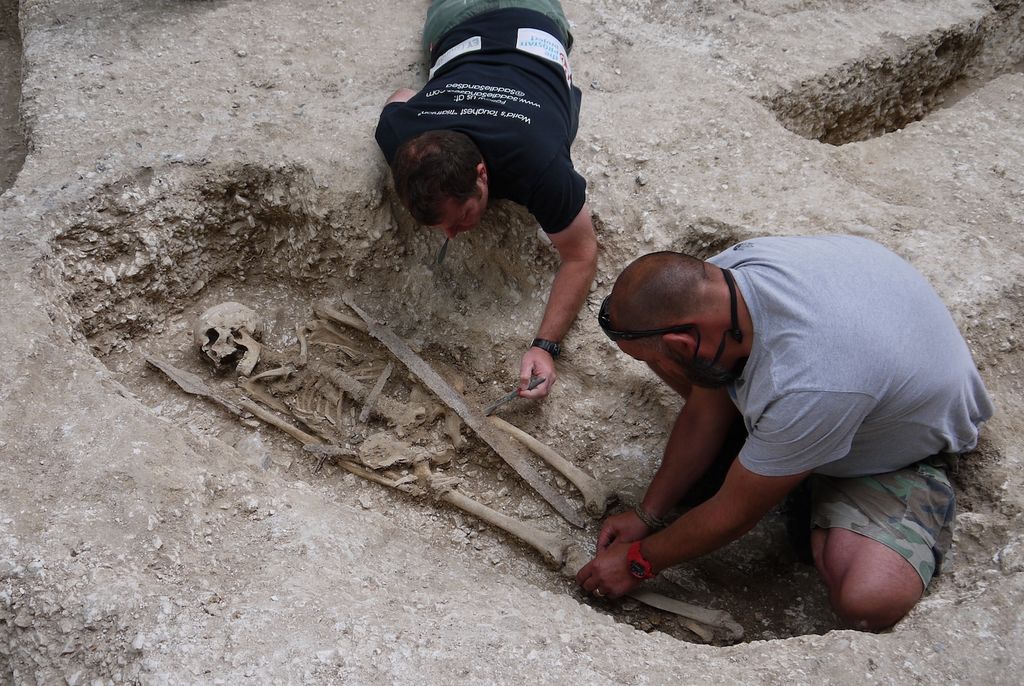 Modern-Day Soldiers Discover Ancient Warrior Clutching Spear | Live Science