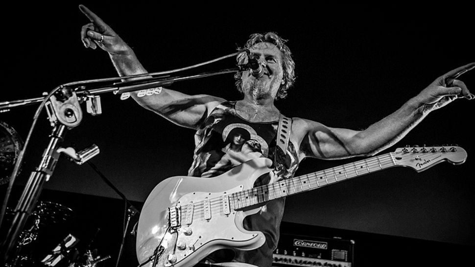 Listen to Pendragon's Nick Barrett cover Pink Floyd's The Final Cut ...