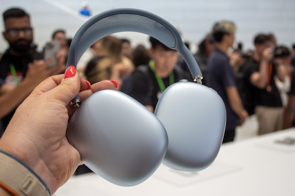 Bose QuietComfort Ultra Headphones vs Apple AirPods Max: which flagship ...