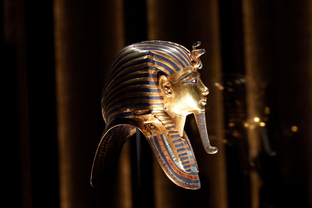 Robotic sharks, Egyptian mummies and a Rolls-Royce: Start your weekend ...