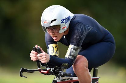 Hayley Simmonds and Richard Bussell win national 10 time trial titles ...