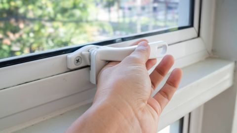 9 cheap and easy DIY methods for draught proofing windows | Homebuilding