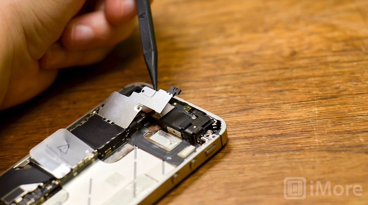 How to fix the rear facing camera in an iPhone 4S | iMore
