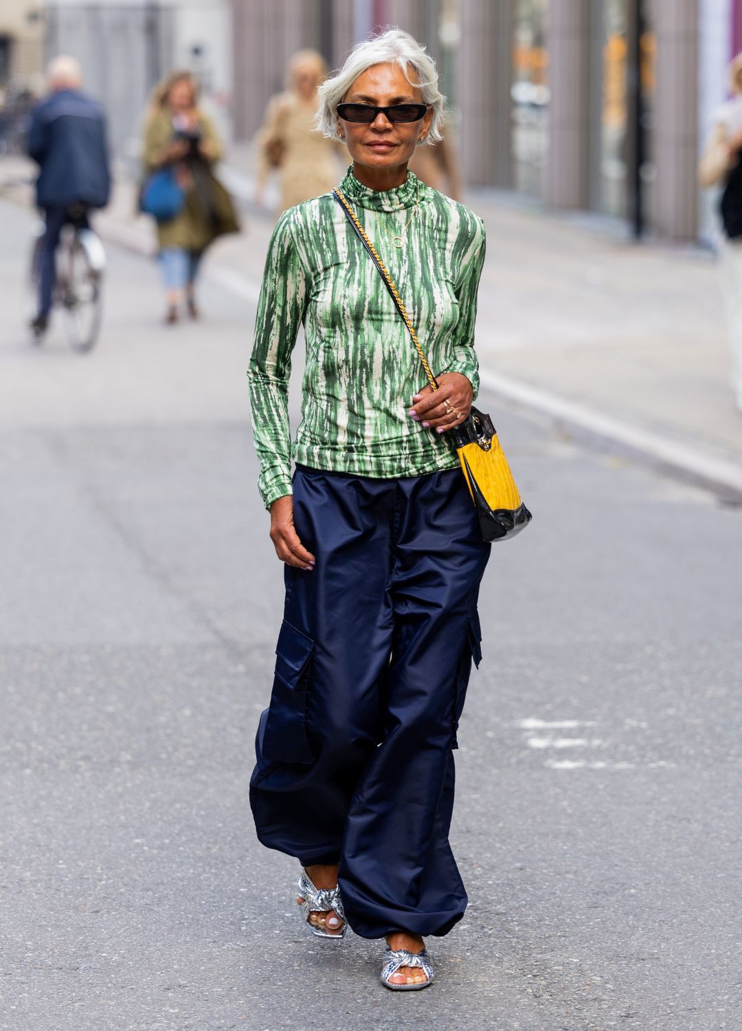 Blue and green outfits are super trendy right now: here's how to make ...