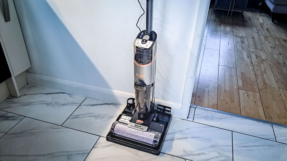 Bissell CrossWave OmniForce Edge vs. Shark HydroVac Floor Cleaner ...