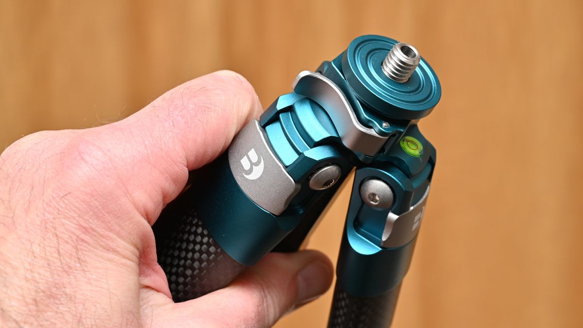 Benro Cyanbird Carbon Tripod with FS30 Head review: a travel tripod kit ...