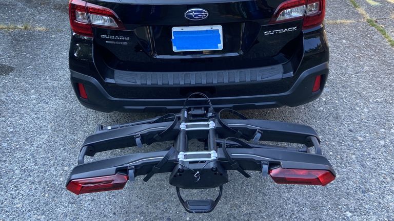 Thule Epos 2 with Lights bike rack review - feature-packed and foldable ...