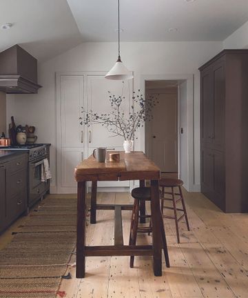 Narrow kitchen layout rules: 9 ways to make yours work better | Homes ...