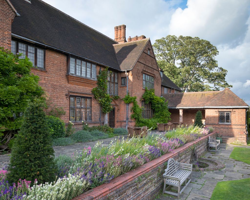 Arts and crafts garden design: 5 key elements for a backyard | Homes ...