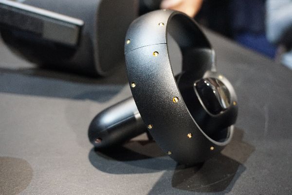 The Oculus Rift Touch Controller, Hands On | Tom's Hardware