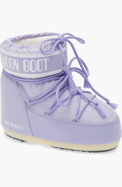 Dua Lipa Wears the Moon Boots Trend the Internet Loves to Hate | Marie ...