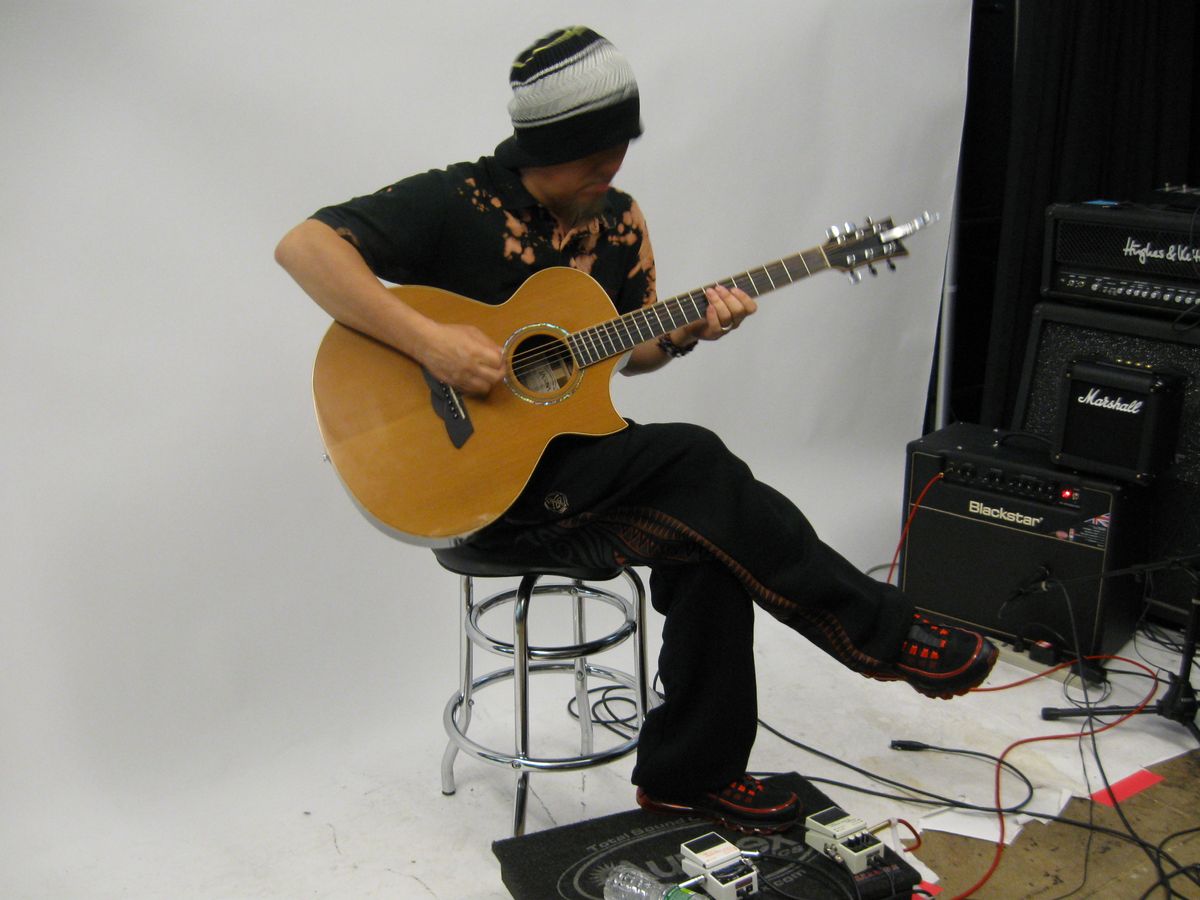 Video: Loudness' Akira Takasaki--the "Crazy Nights" Riff | Guitar World