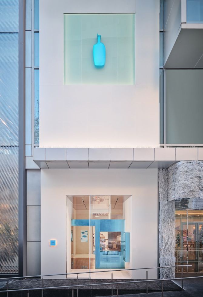 Blue Bottle Coffee Seoul opens, bathed in blue by Teo Yang | Wallpaper