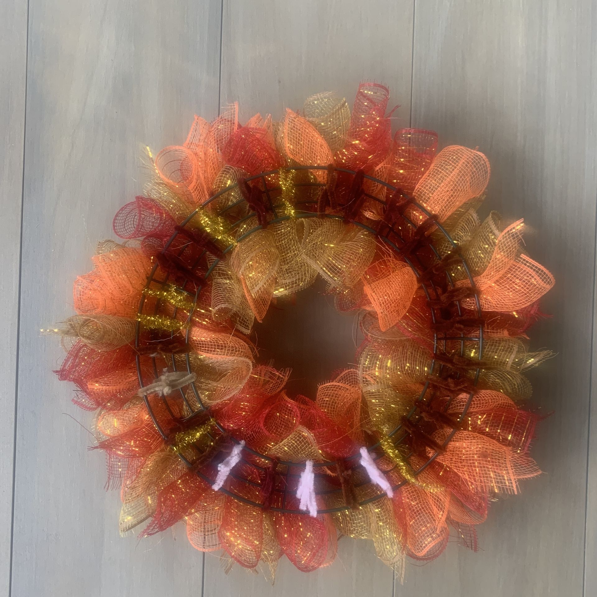 How to make a wreath with mesh: 8 easy steps for beginners | Homes and ...