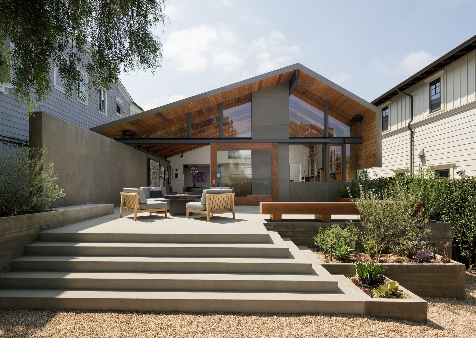 5 simple steps for designing backyard layouts for social spaces | Livingetc