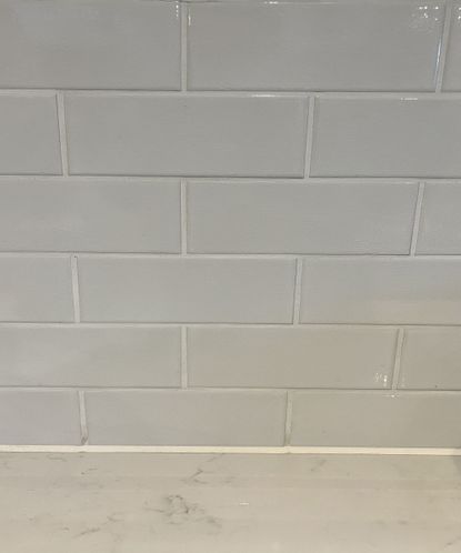 How to tile a backsplash: a DIY guide for beginners | Real Homes