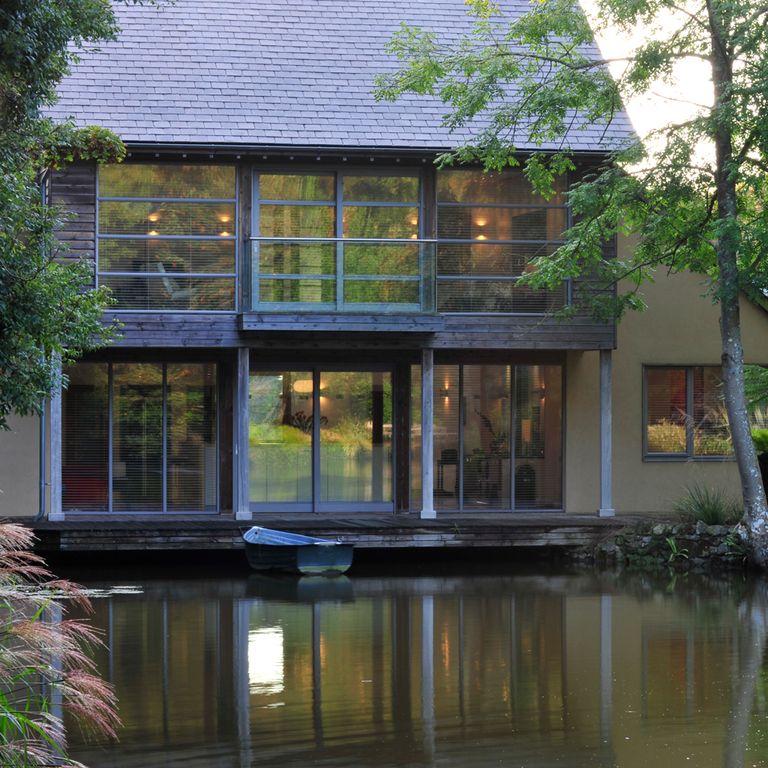 Enjoy a exceptional Haddon Lake House on the Isle of Wight | Ideal Home