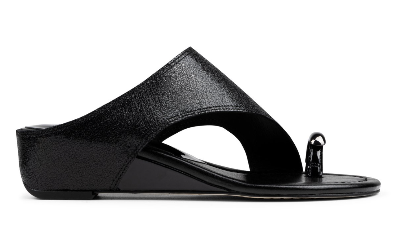 Selena Gomez Tests the Toe-Ring Sandal Trend in Wedge Form | Marie Claire