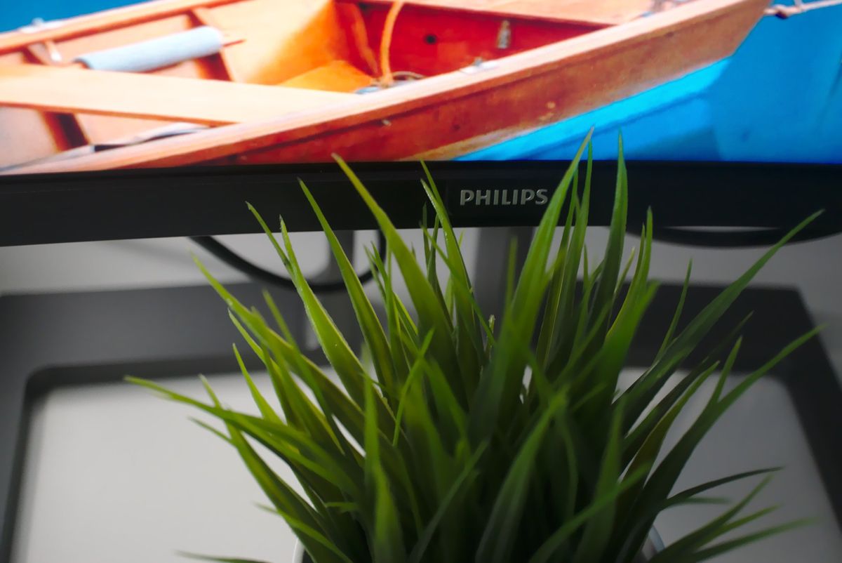 Philips Brilliance 439P9H display review: Replace your dual-screen ...