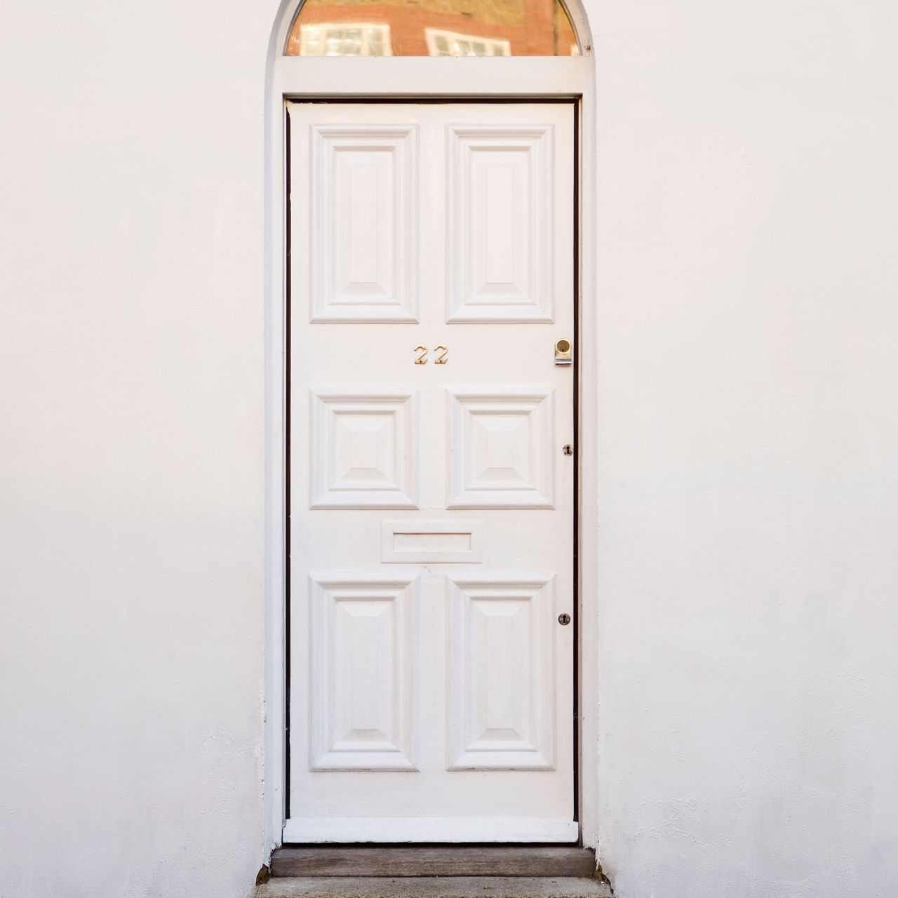 Interior designer says this is the worst colour to paint your front ...