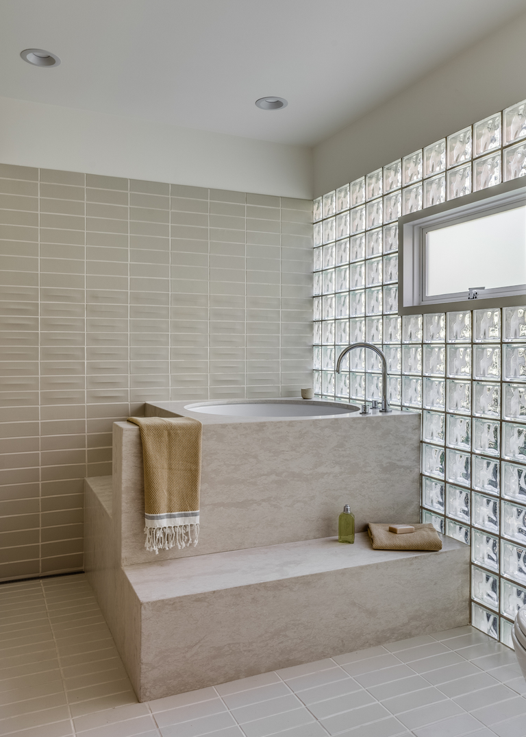 Step-Up Bathtubs Can Transform a Space to Feel Like a Spa | Livingetc