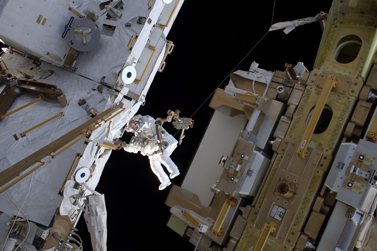 Spacewalk Photos: Astronauts Prep Space Station for Future Commercial ...