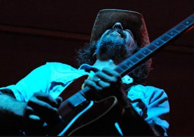 Improvising on a I-IV Chord Vamp | Guitar World