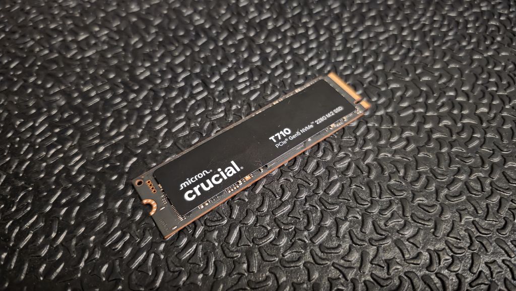 Crucial T710 2TB SSD Review: A Subdued Lion | Tom's Hardware