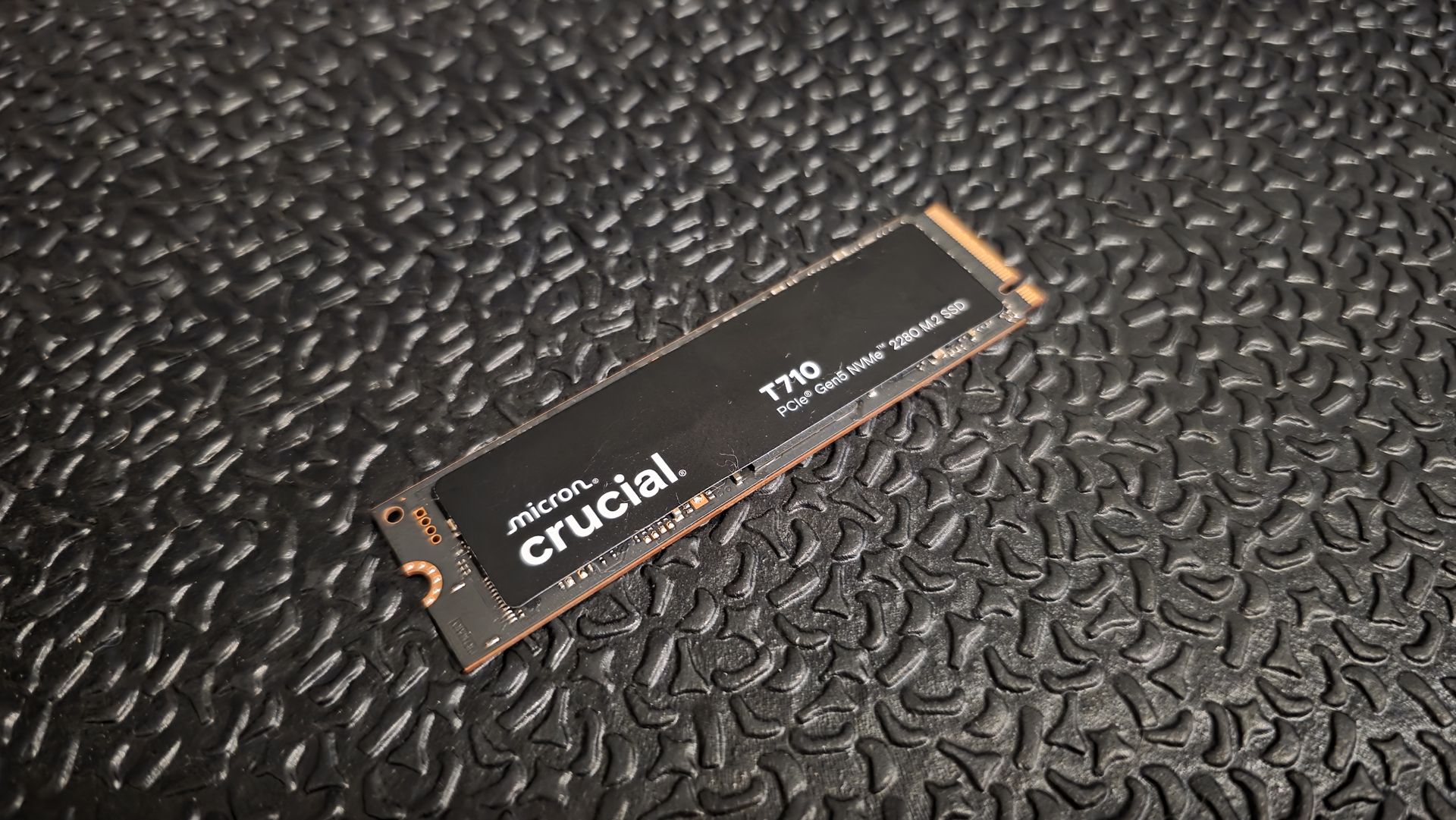 Crucial T710 2TB SSD Review: A Subdued Lion | Tom's Hardware